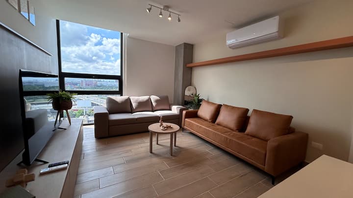 Spectacular Location | 9 People - Monterrey