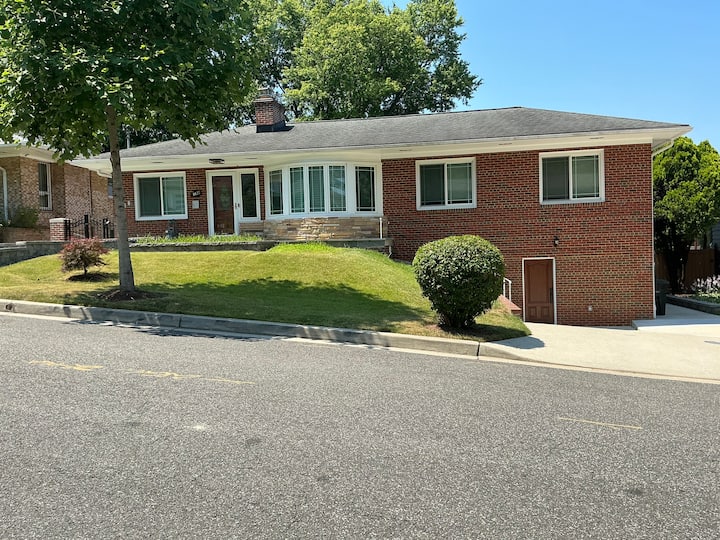 Charming House In Dc 4bds 2brs 2baths Free Parking - Silver Spring, MD