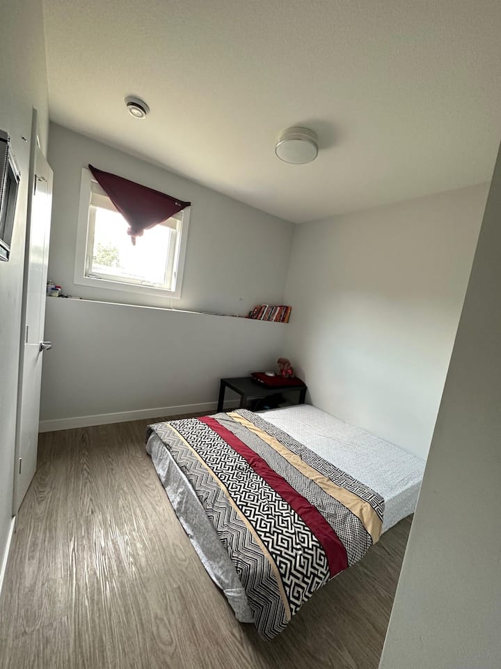 A Little Cozy 2 Bedroom Suite - Saskatoon