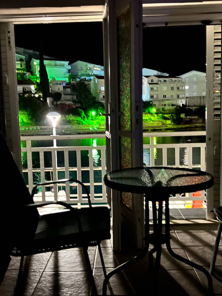 Aria - Neum
