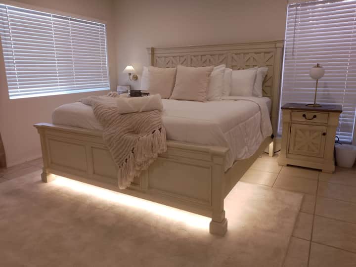 Spanish Coastal Poolresort &Sauna| Montecillo|utep - El Paso, TX
