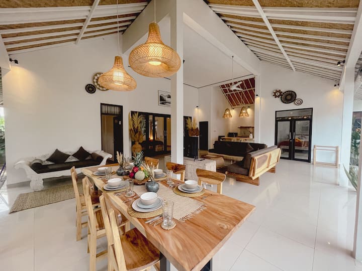 3bd + Pool Quiet Place Center Seminyak Near Beach - Bali