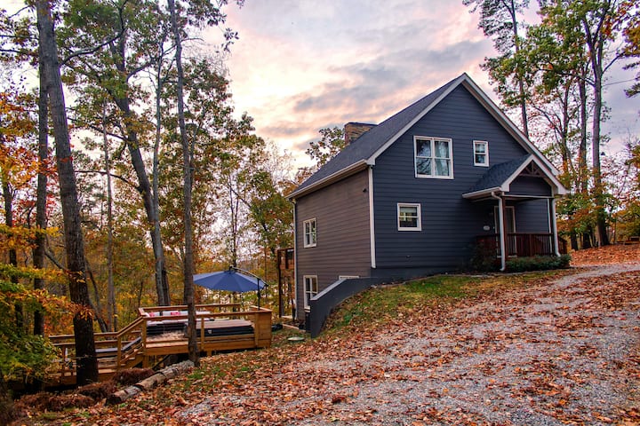 2 Min From Lake W/private Dock/hot Tub/family Fun! - Lake Lanier, GA