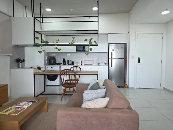 Well-equipped 1-bedroom Apt With Parking And Pool - Paraguay