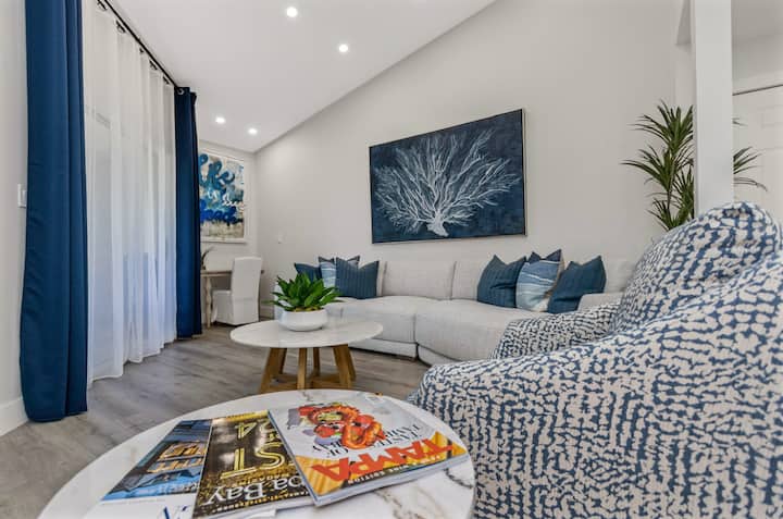 Stylish New One Bedroom Condo Clearwater Beach - Clearwater, FL