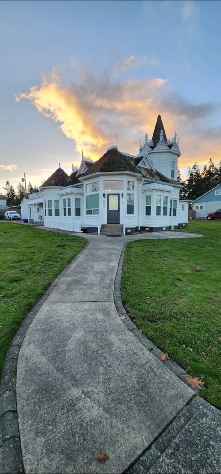 Historic Condo | Gateway To Olympic National Park - Port Angeles, WA