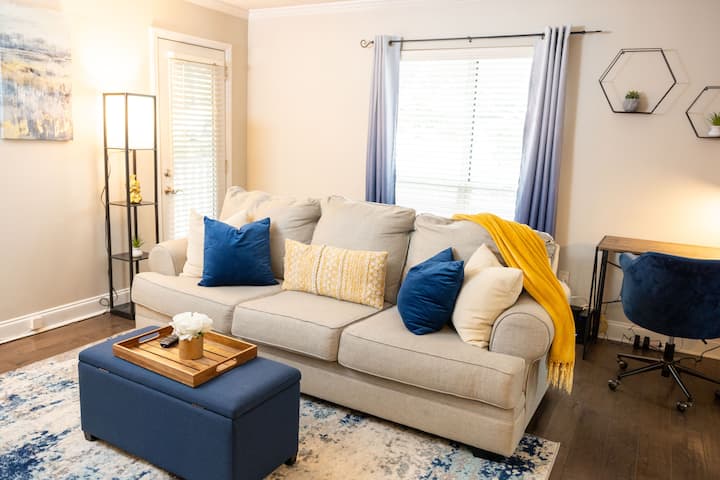 Chic & Cozy 1 Bed -Desk/pool/gym - Charlotte