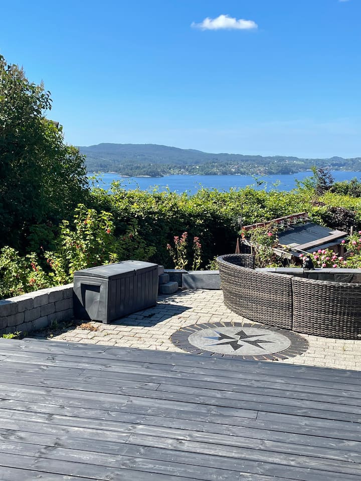 Familie Vennlig Hus, Med Jacuzzi - Bergen, Noruega