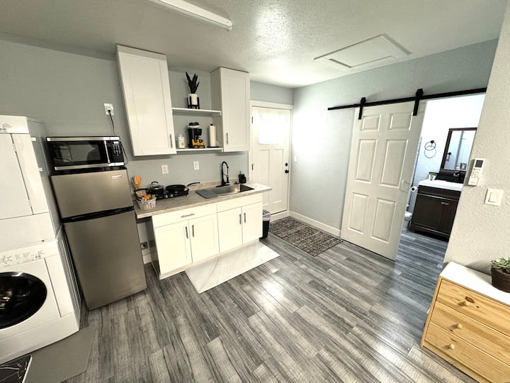 Private Studio - Near Strip And Convention Center - Las Vegas, NV