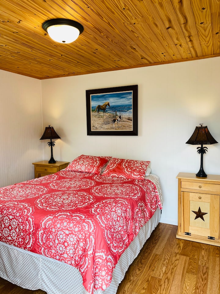 Waterfront Pet Friendly Cottage! - Chincoteague, VA
