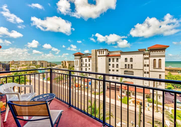 Madeira Beach Penthouse Gulf Views Balcony Sunsets - Madeira Beach, FL