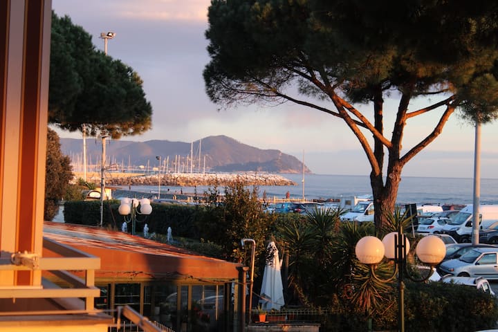 Chiavari Lighty Flat Seafront - Chiavari