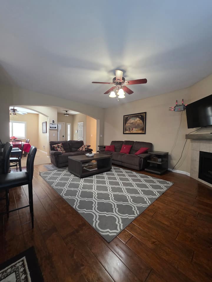 Family Friendly Visalia Getaway Near Sequoias - Visalia, CA