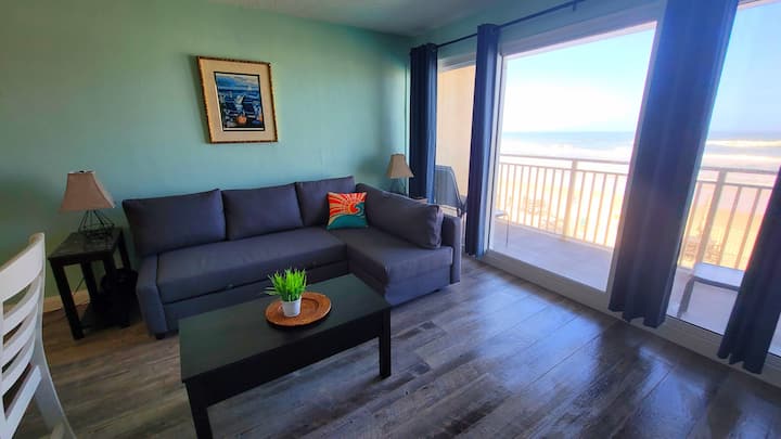Oceanfront Oasis 1 Br Daytona | Steps To Sand - Daytona Beach, FL