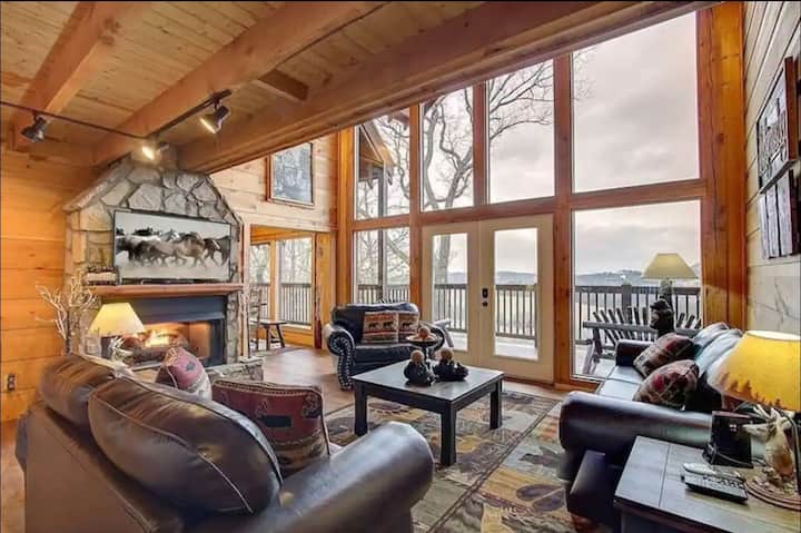 "Tennorado Retreat"- Great Views - Pigeon Forge, TN