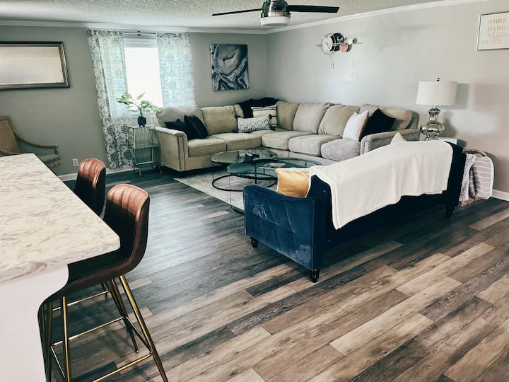 Family Retreat By The Pond - Jacksonville, FL