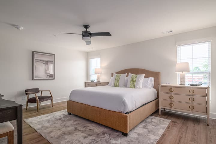 Luxury Penthouse In Entertainment District - Leeds, AL