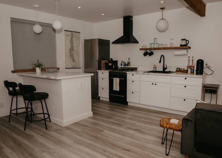 Parkway Grove On The Ave- Pvt Hot Tub & Spa Shower - Humboldt Redwoods State Park, Weott