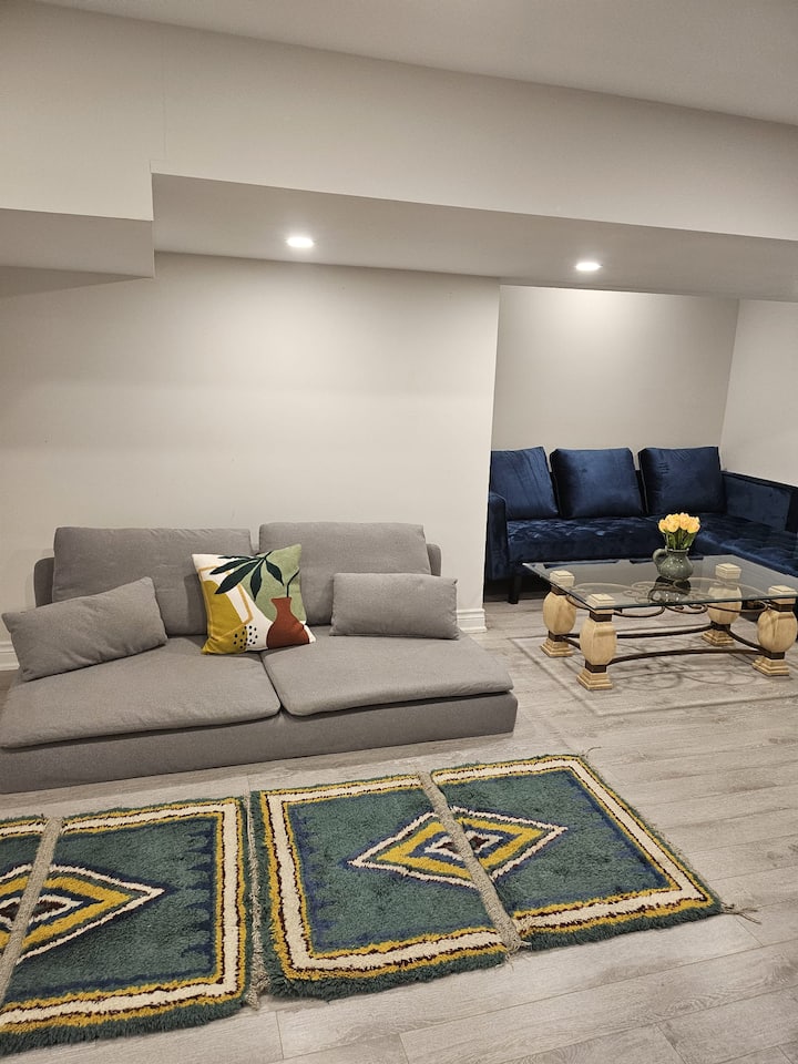 Stylish Unit, Your Cozy Getaway! - Markham