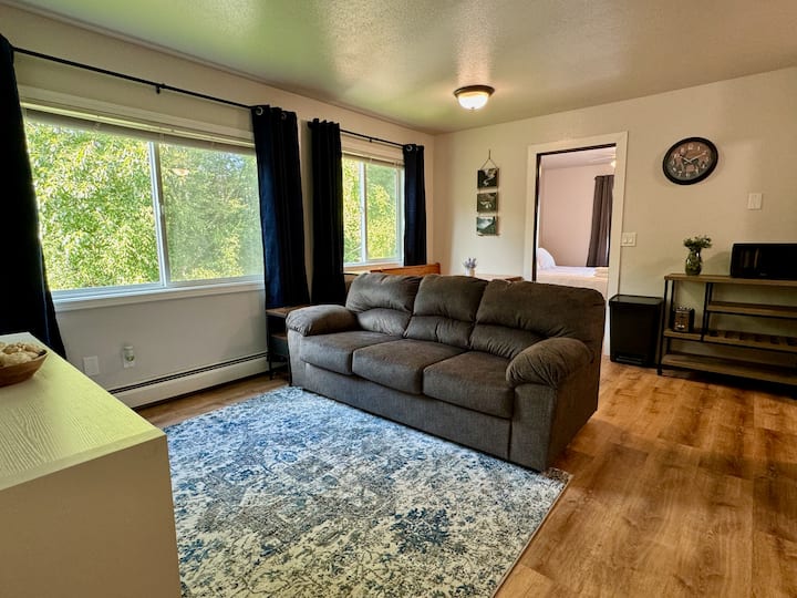 Wooded Views, Central 2br, 2ba - Alaska