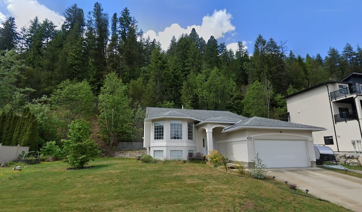 Woodland Drive Retreat - Castlegar
