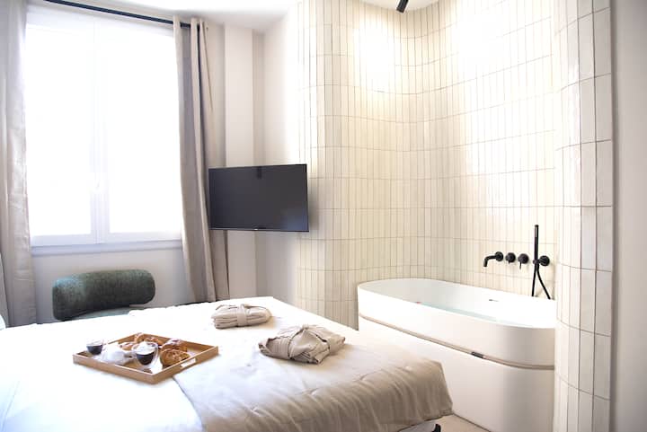 Suite Avec Baignoire îLot - Hyper Centre - Marseille