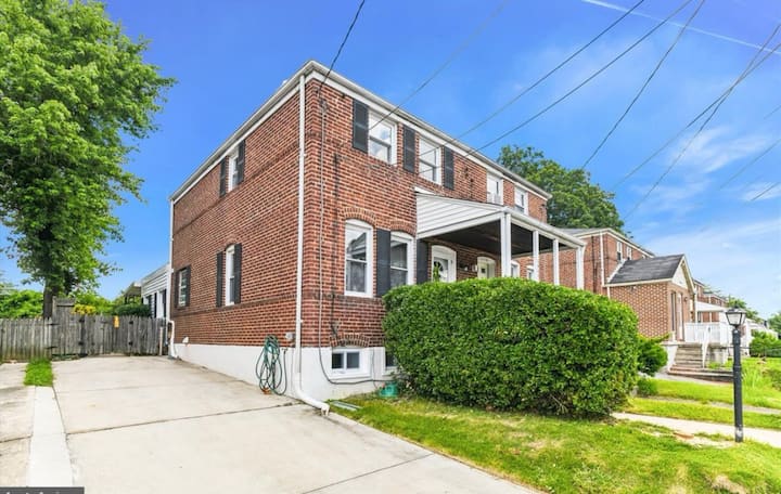 Exquisite Towson Townhome - Towson, MD