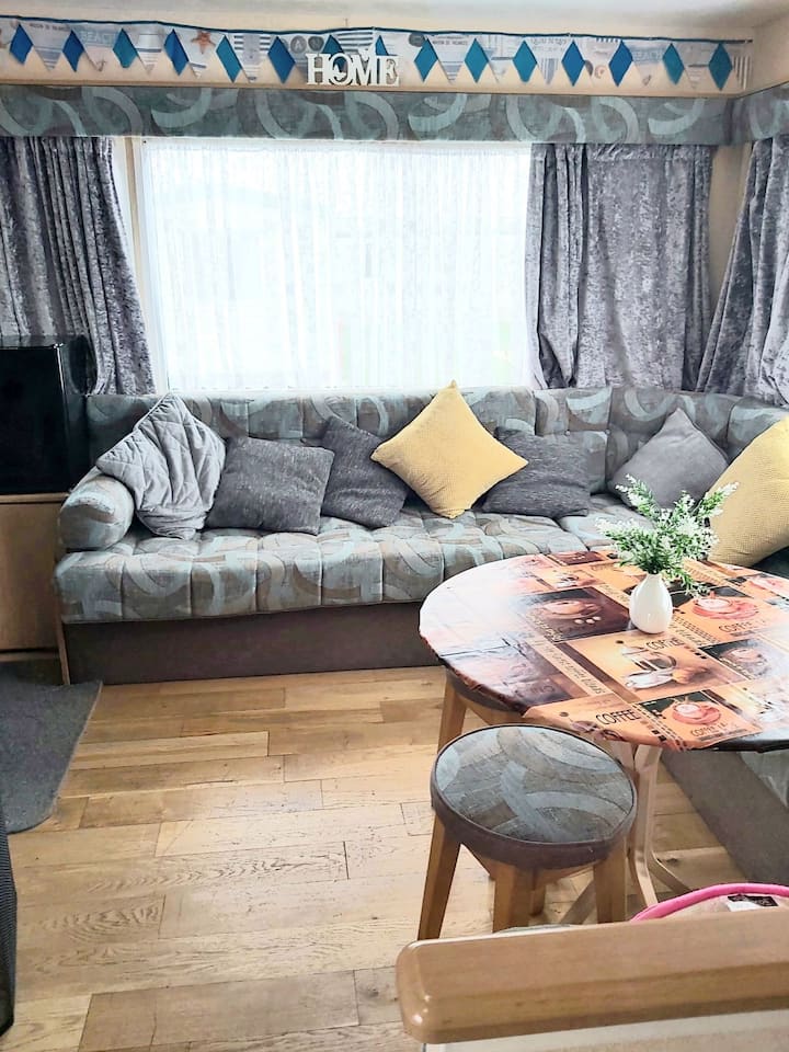 2 Bed 6 Berth The Chase Ref E - Ingoldmells