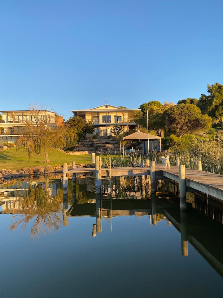 Riverside Retreat - Hindmarsh Island