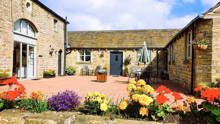 Mistal A Rural Cottage Within A Courtyard - Huddersfield
