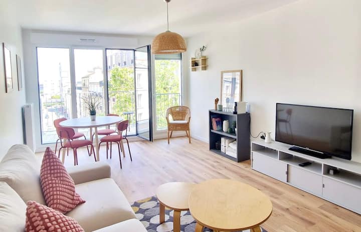 3 Pièces, Parking Gratuit, Métro Et Commerces - Garches