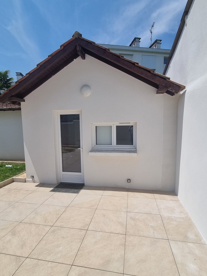 T2 Calme, Terrasse, Parking, Centre Pau, Idéal Pro - Pau