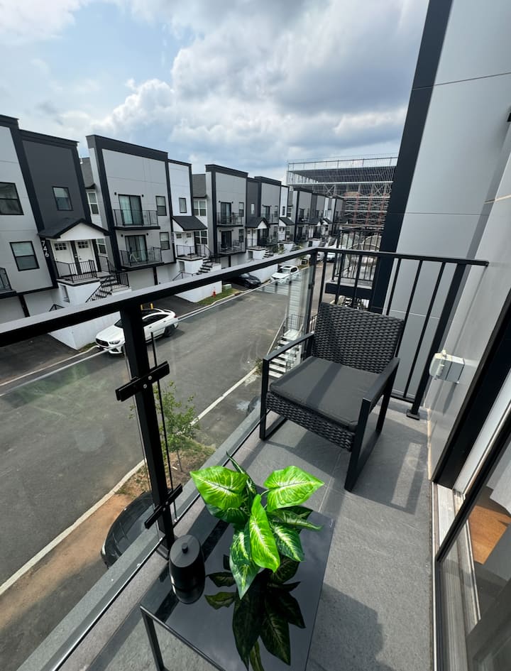 Modern & Luxurious Nyc Themed 3br/2b With Parking - Elizabeth