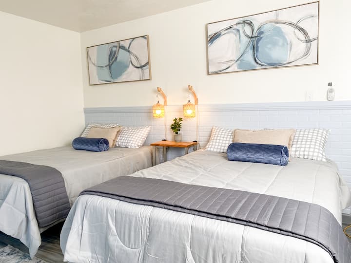 Modern Oasis 2 Bedroom Apt./ 3 Queen Beds - Paradise Casino