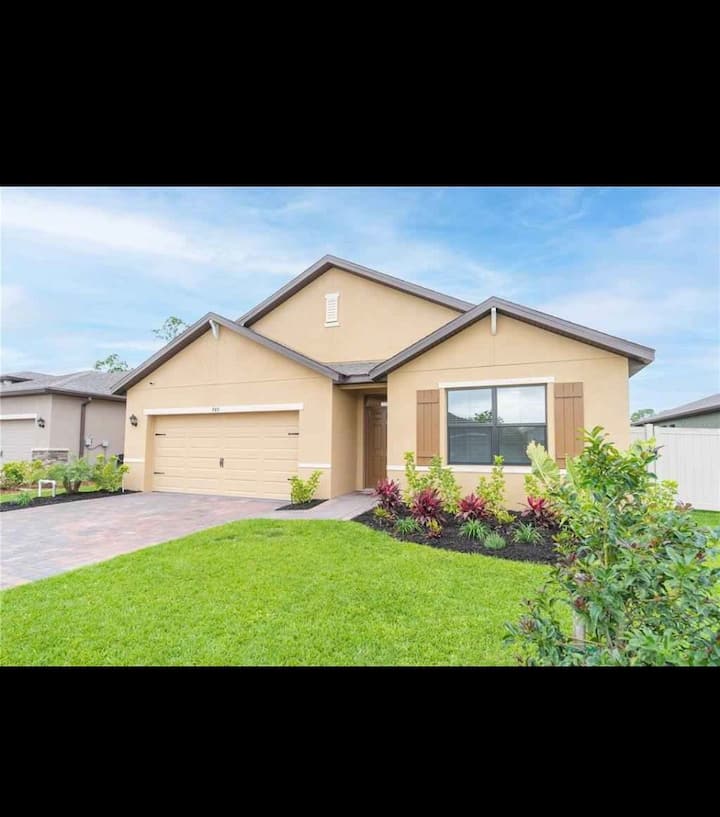 The Peaceful Space Coast Home - 코코아