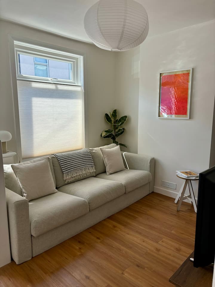 2br Stylish Terrace | Steps From Beach + Desk - Fratton Park