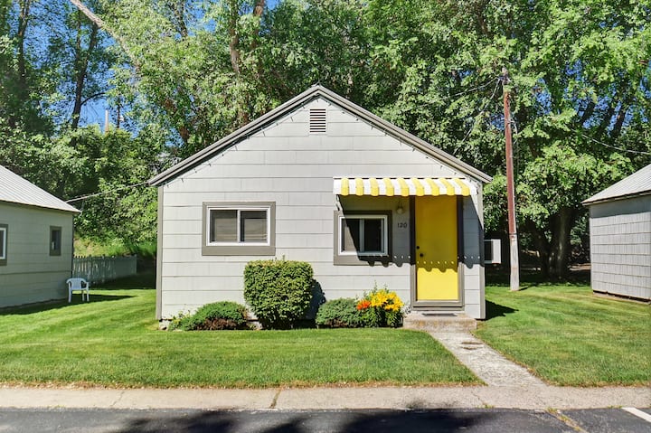 124 (Cabin Dlx Queen W Sofa Sleeper Dog Friendly) - Twisp, WA