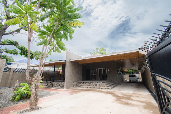 Gav’s Abode: Your Spacious Home In Duma - Bacong
