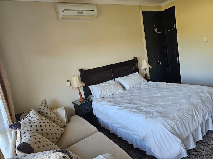 Linsy G/house Room 1@ Umhlanga - uMhlanga