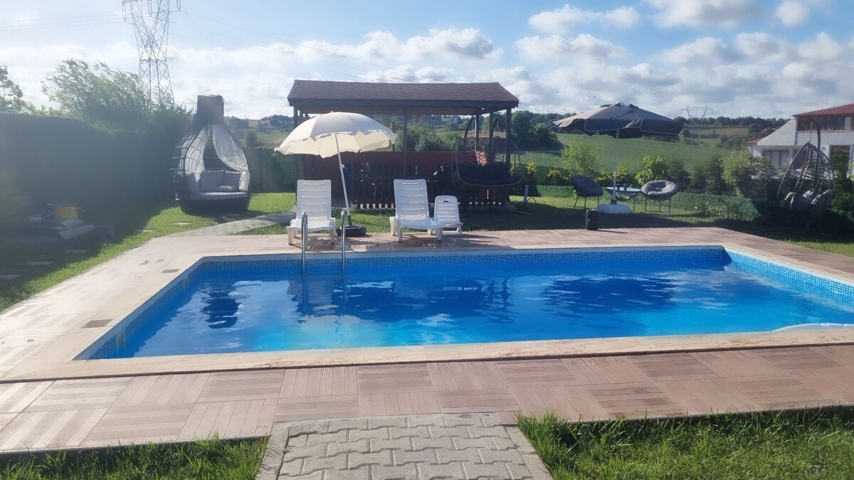 Unique setting with nature views - Houses for Rent in Kaynarca, Sakarya ...