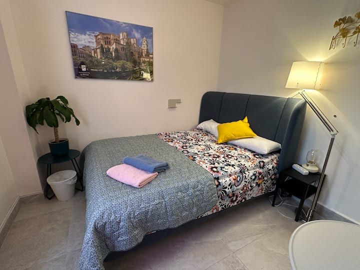 Peaceful Little Bedroom - Málaga