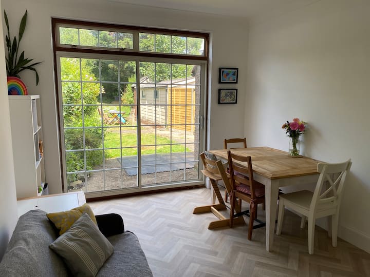 Spacious 3 Bedroom House With Large Garden - 布羅姆利