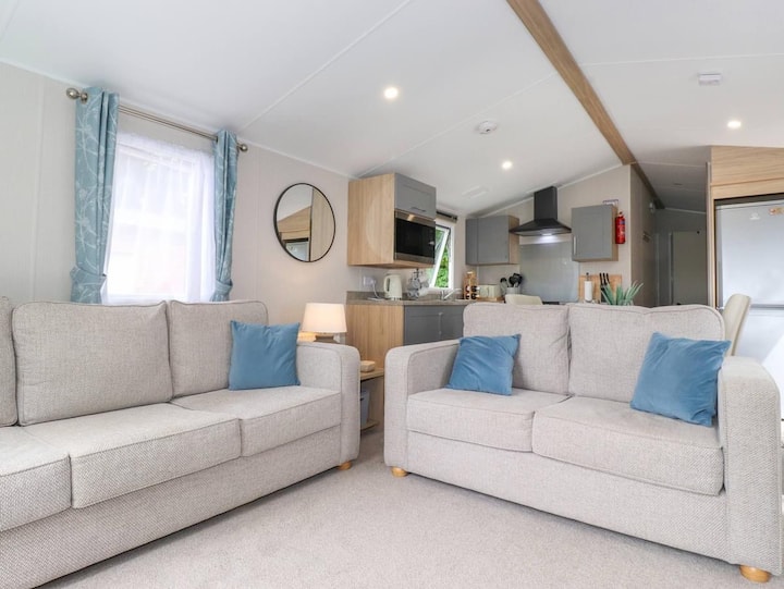 Elton’s Escape Lakeside Caravan - Ambleside