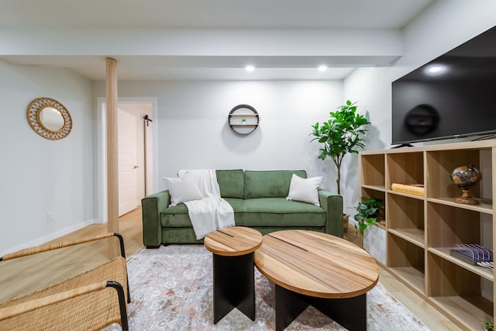 Boho Hideaway|cozy & Modern Bsmt|15min To Airport - Edmonton