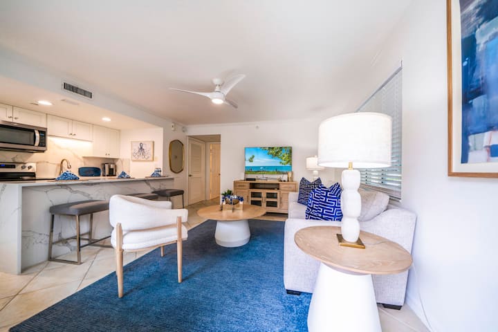 Downtown Naples Beach Condo, Off Of Famous 5th Ave - Naples, FL