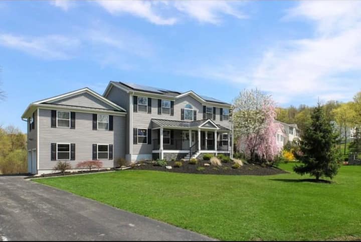 Quiet Quaint And Fun Apartment - Beacon, NY