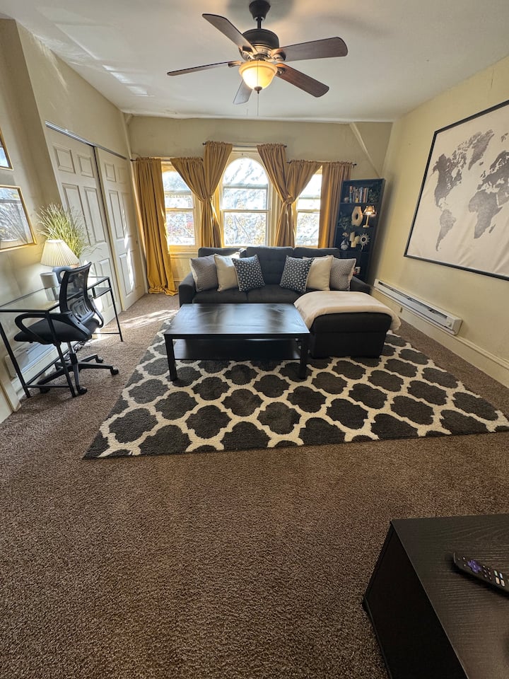 Spacious & Quiet 3rd Flr Apt. No Cleaning Fee! - Philadelphie, PA