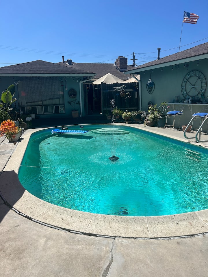 Nice Home With A Pool - Newport Beach, CA