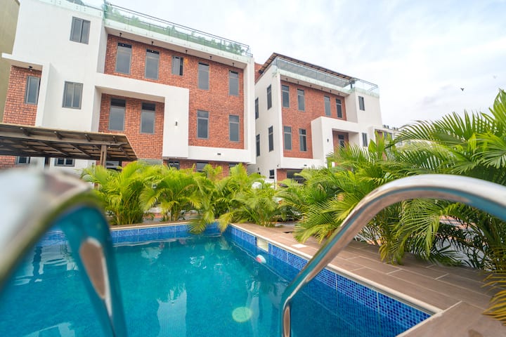 Swimming Pool / Airport View/ Gym /1b Apartment - Accra