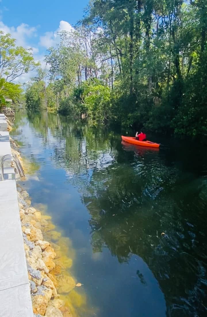 Waterfront Multi-family Retreat - Crystal River, FL